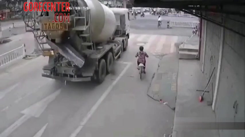 Cyclist run over by truck mixer • GoreCenter