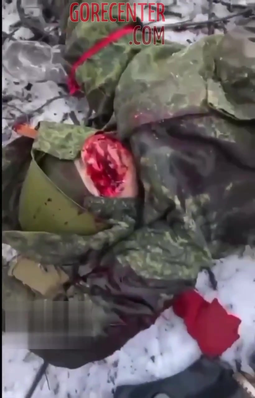 Dead Russian soldier kicked in his head • GoreCenter