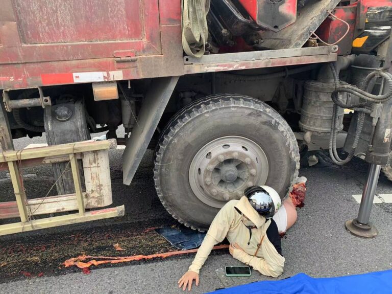 Woman makes phone call while dying under wheel of truck • GoreCenter