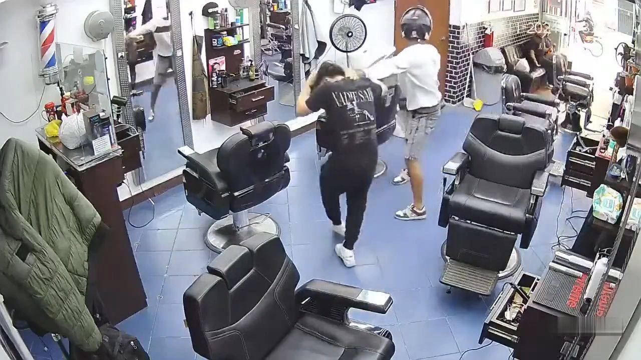 Barber shot dead during robbery • GoreCenter