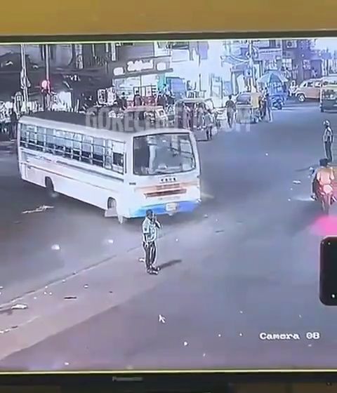 Indian traffic policeman run over by bus • GoreCenter