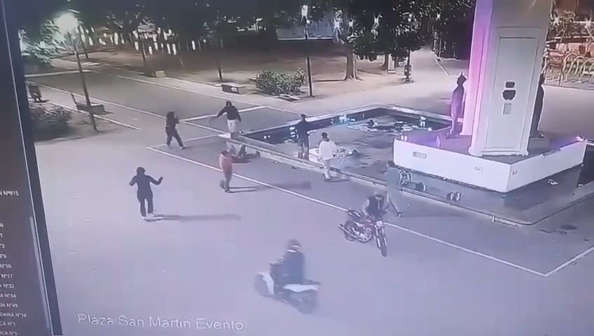 18-year-old guy gunned down during street fight • GoreCenter