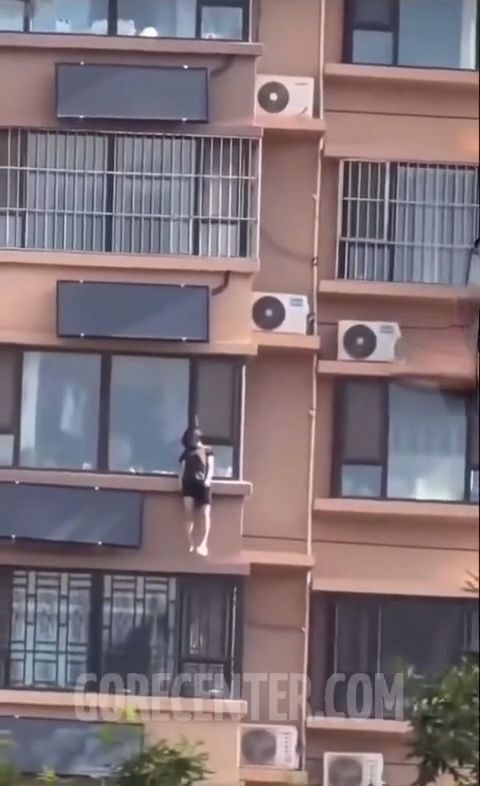 Chinese woman hanged herself from window • GoreCenter