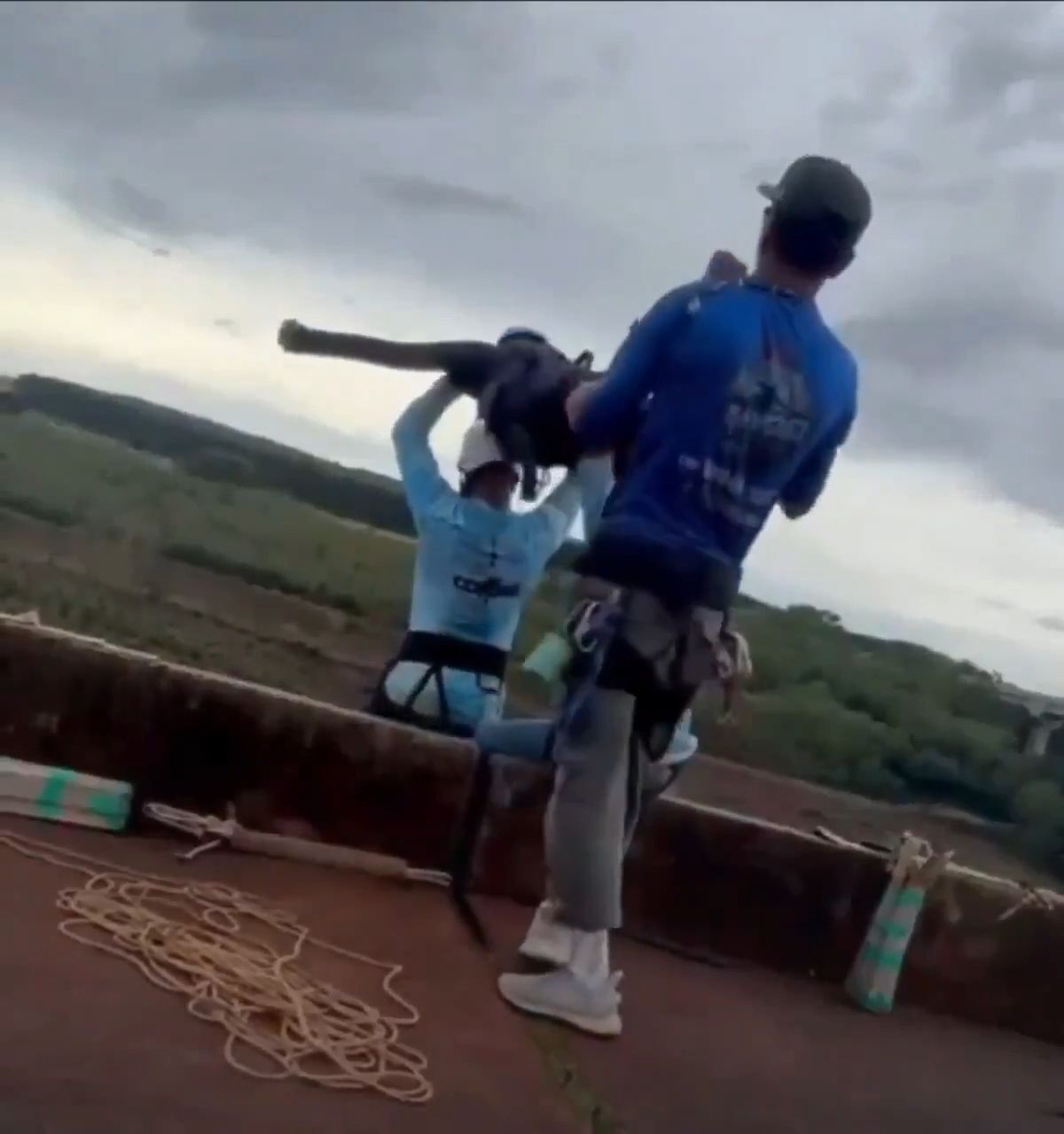 Rope jumping without safety rope • GoreCenter