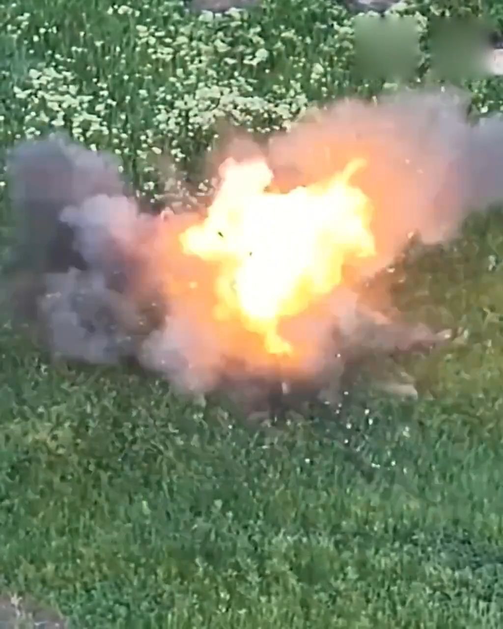 Russian soldier hit and killed by Ukrainian kamikaze drone • GoreCenter