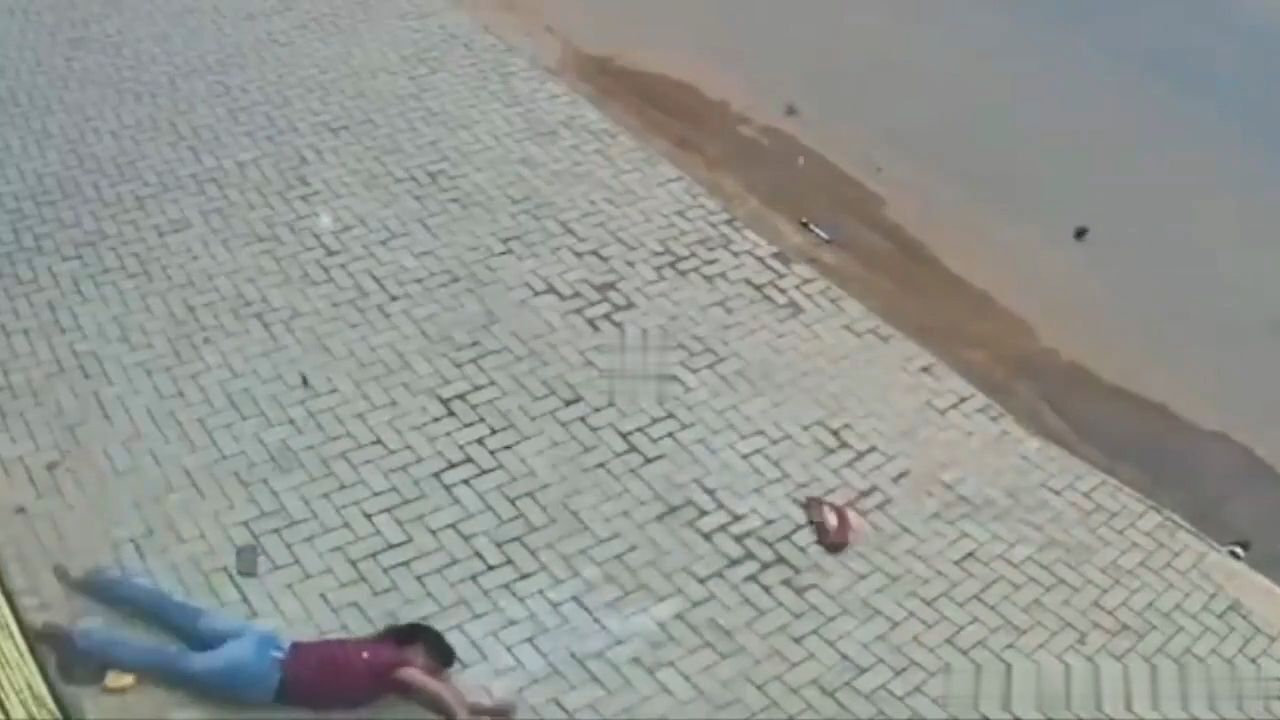 Woman and her son died after crashing motorcycle into wall • GoreCenter